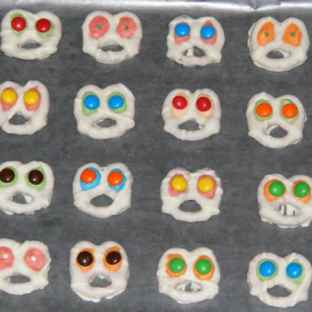 Alien Pretzels (Halloween treats) Recipe - (4.3/5)